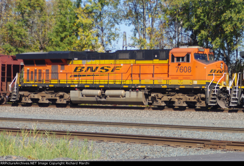 BNSF 7608